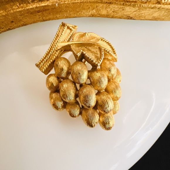 Trifari | Jewelry | Vintage Crown Trifari Grape Cluster Bunch Brooch ...